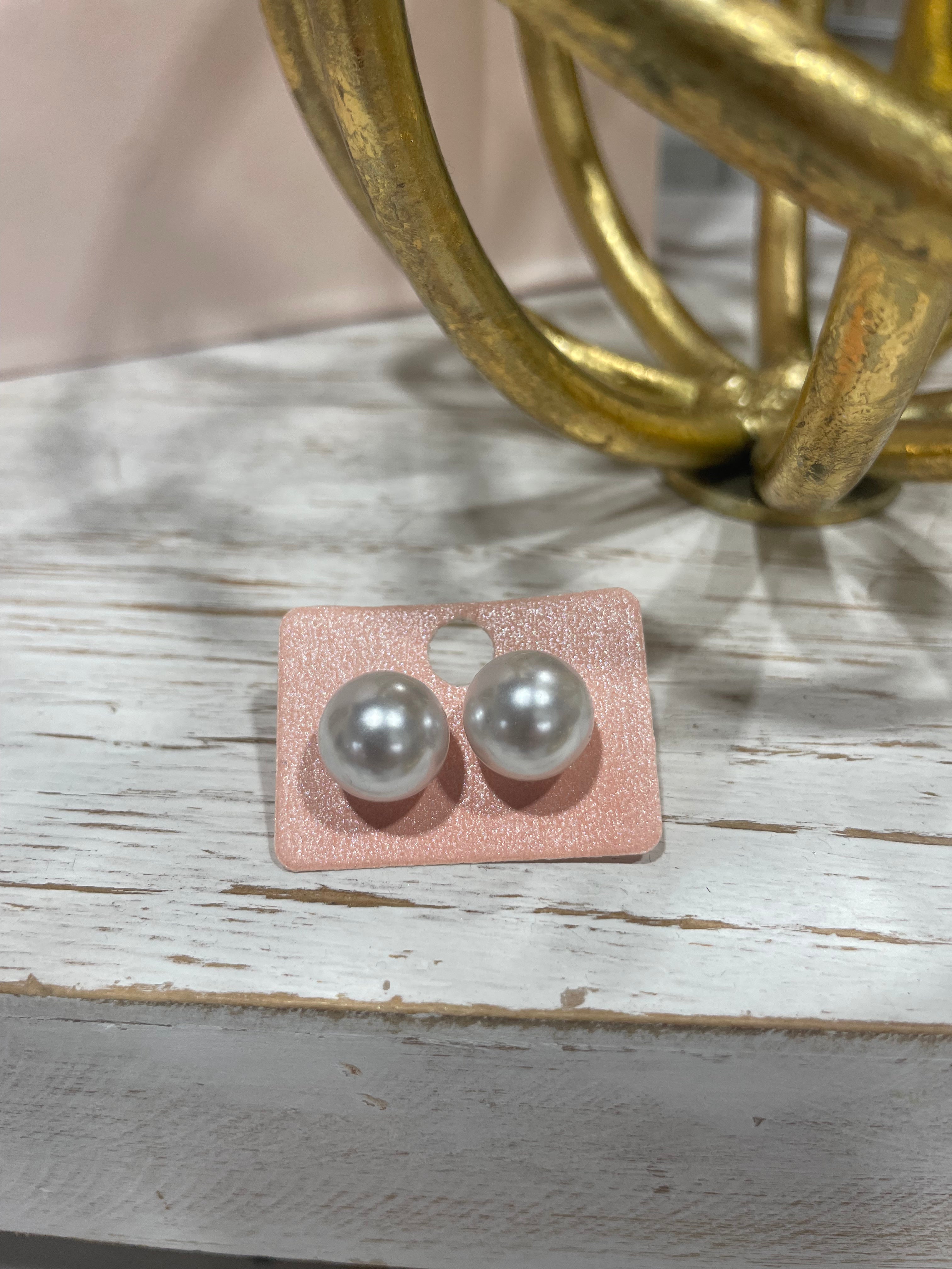 Medium Pearl Studs – Southern Style LA